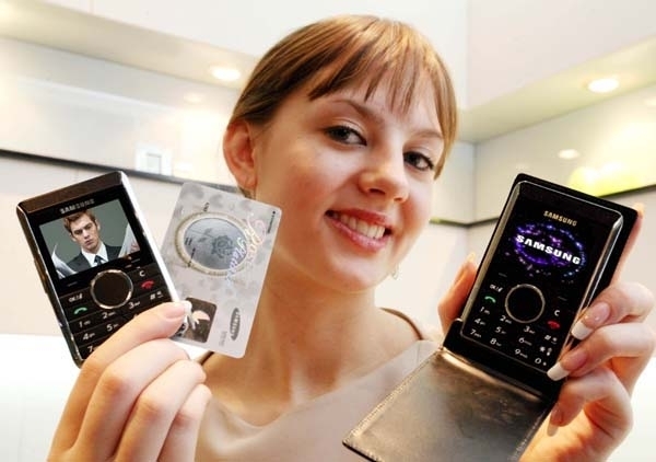 Samsung to launch 'card phone II' in Europe