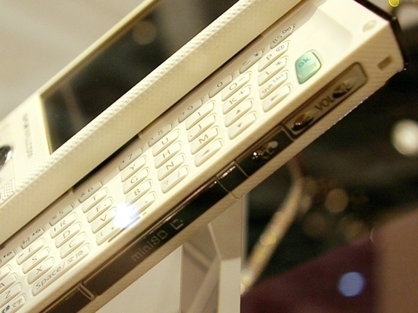 SHARP presented its newest mobile computer