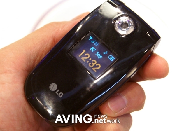 LG Bluetooth VGA camera phone 'KG240'
