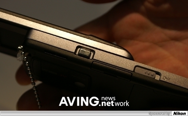 Mitsubishi's high-end cellular phone 'D902iS'