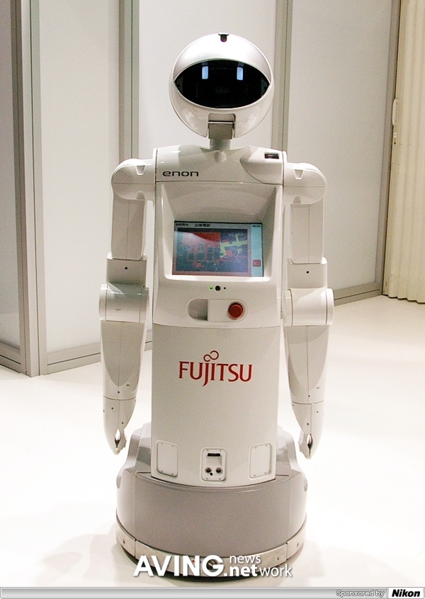 Fujitsu to present a service robot 'ENON'