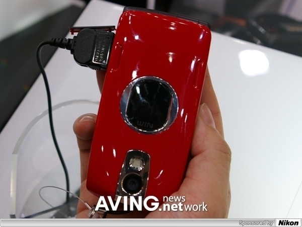 CASIO to unveil High-end mobile phones with wallet functions