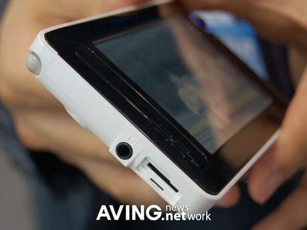 on Timetek to reveal 4-inch dual band T-DMB PMP