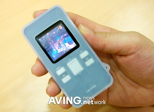 7.4mm slim MP3P 'IXING' with video playback