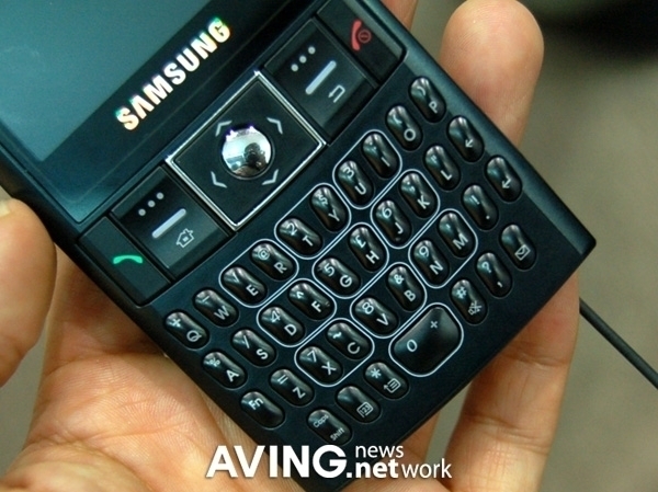 Samsung to demonstrate a slim smart phone with QWERTY keyboard