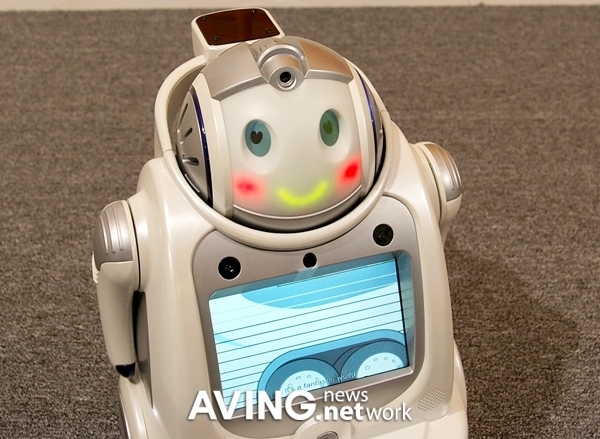 A true family member - intelligent robot 'iRobi Q'