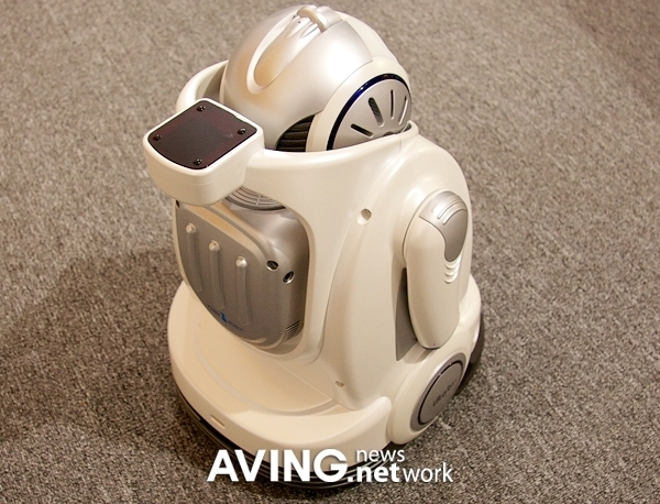 A true family member - intelligent robot 'iRobi Q'