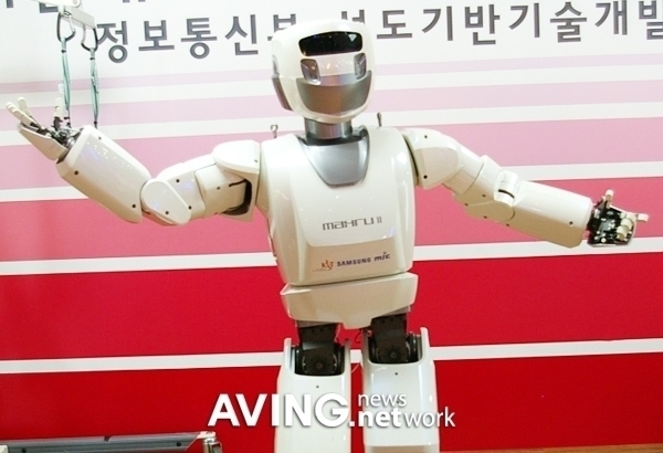 A network-based humanoid 'Mahru 2'