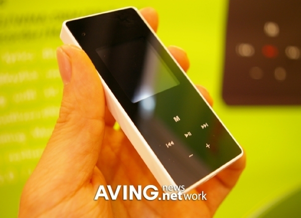 Luxpro to present 'Pico' slim mp3 player with touch pad