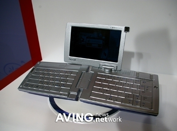 Samsung unveiled mobile convergence device ‘SPH-P9000 Deluxe MITs’