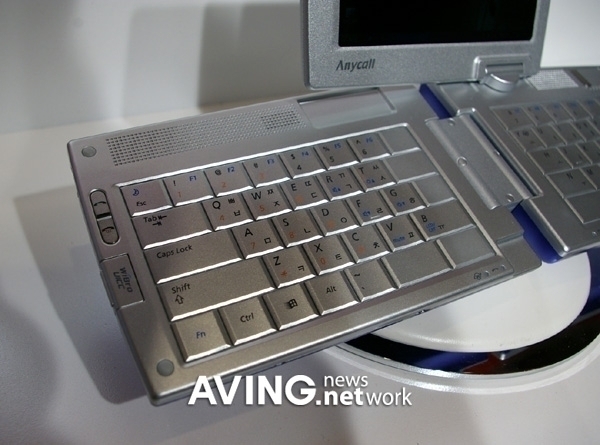 Samsung unveiled mobile convergence device ‘SPH-P9000 Deluxe MITs’