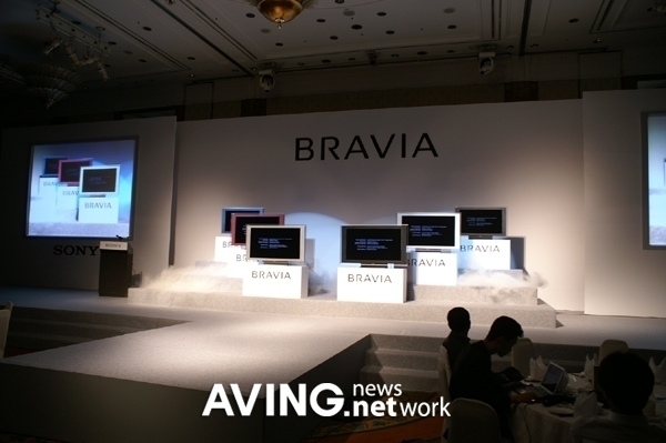 Sony to unveil 'Bravia X' with six-color fashion show