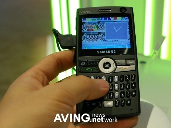 Samsung 11.8mm HSDPA smart phone 'BlackJack' hits the US market