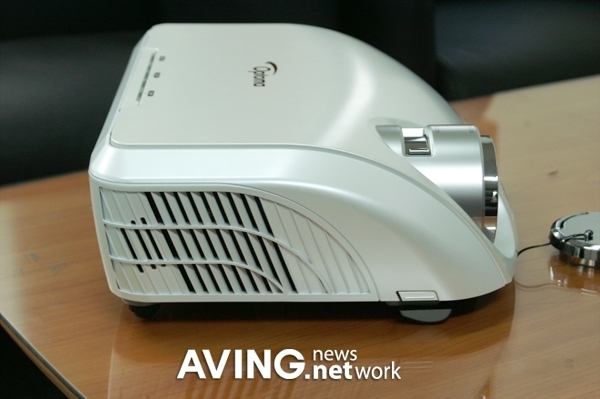 White glossy Full HD home theater projector with sleek design