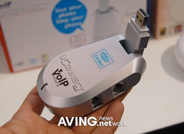 USB-type VoIP phone adapter 'uConnect'
