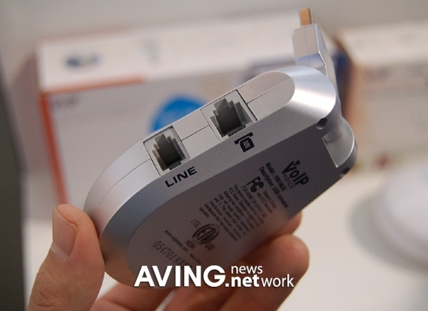 USB-type VoIP phone adapter 'uConnect'