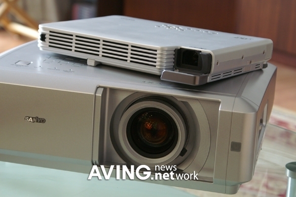 Casio's 32mm-thick super slim portable DLP projector