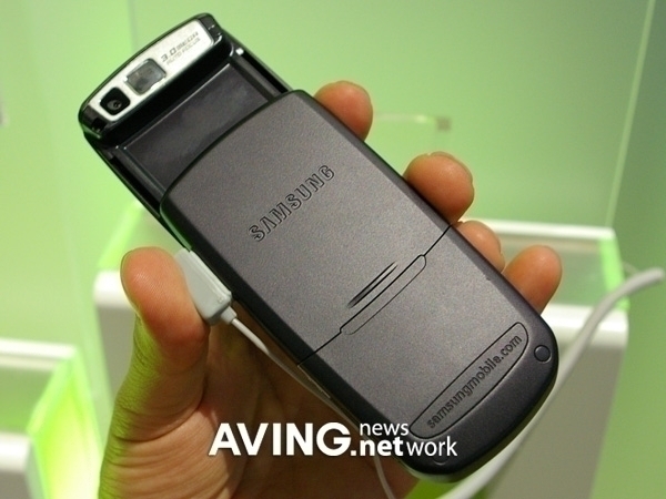 Samsung launches the Ultra Edition 13.8 (Z720)