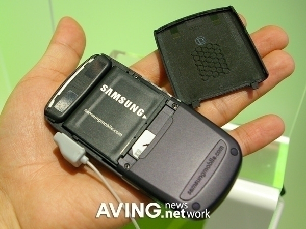 Samsung launches the Ultra Edition 13.8 (Z720)