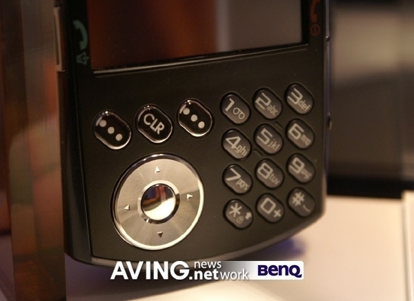 Samsung to present award-winning mobile communicator