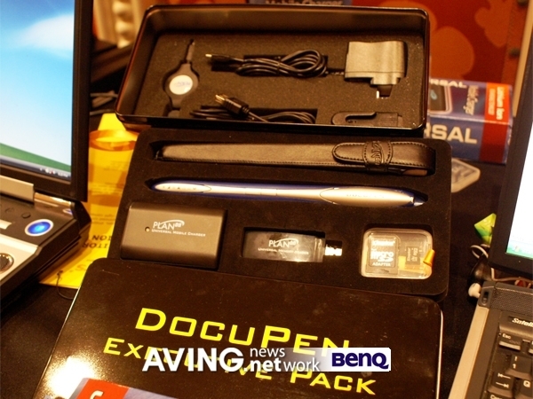 Pen-shape portable color scanner 'DocuPen RC800'