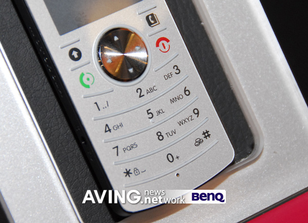 Motorola flash ship handsets (3) – 'MOTOFONE F3c' low-priced model