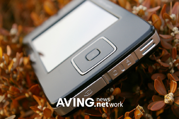 Samsung to present Bluetooth-equipped DMB GPS navigator 'STT-D370' - the exterior