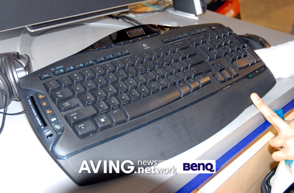 Logitech presented its Vista-based wireless keyboard 'MX 3200 Lasers'