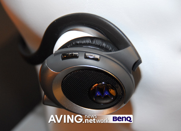 Motorola to present its stereo bluetooth headset 'HT820'