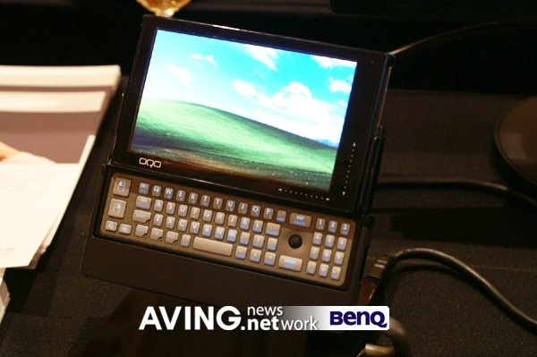 OQO shows the world's smallest UMPC supporting Windows Vista
