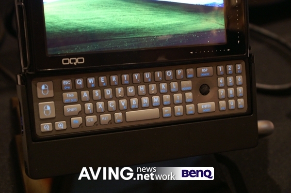 OQO shows the world's smallest UMPC supporting Windows Vista