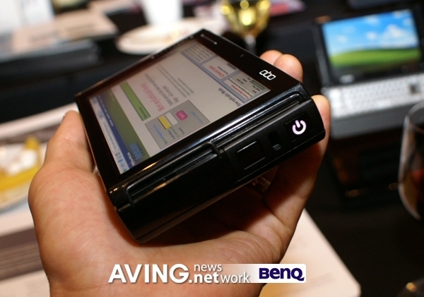 OQO shows the world's smallest UMPC supporting Windows Vista