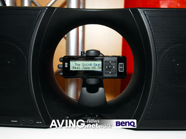 Sportscaster to present a XM satellite radio home kit 'XM101HKA'