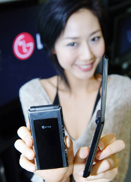 LG to launch 'premium folder' mobile phone 'LG-SV260'