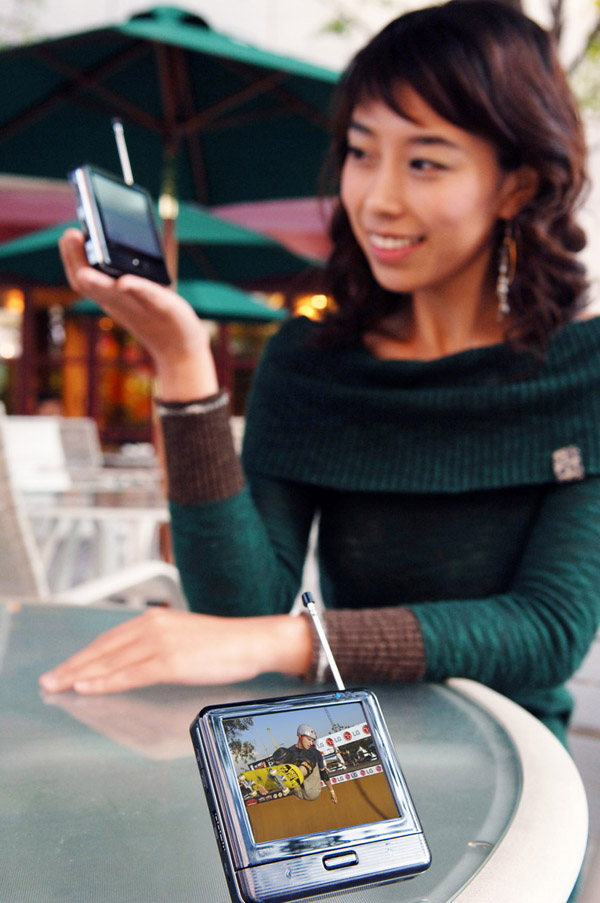 LG to launch horizontal design PDA for T-DMB and GPS viewing