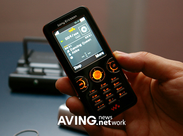 [3GSM-Sony Ericsson] Quad-band EDGE phone 'W610'