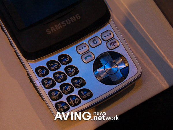 [3GSM-Samsung] Dual-slider with touch screen interface ‘Ultra Smart F520’