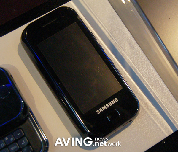 [3GSM-Samsung] Ultra Smart F700 equipped with full touchscreen and ...