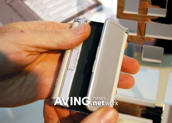 Polymer Vision to unveil flexible e-book