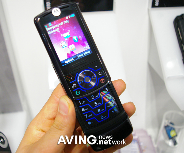 [3GSM-Motorola] Linux-based music phone ‘MOTORIZR Z6’