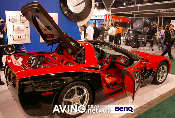 [CES 2007 Tuning Car Series] Red-color tuning Corvette convertible