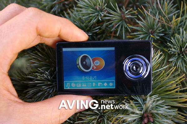 Chunbo Electronics to present its 2-inch mp3 player with video playback