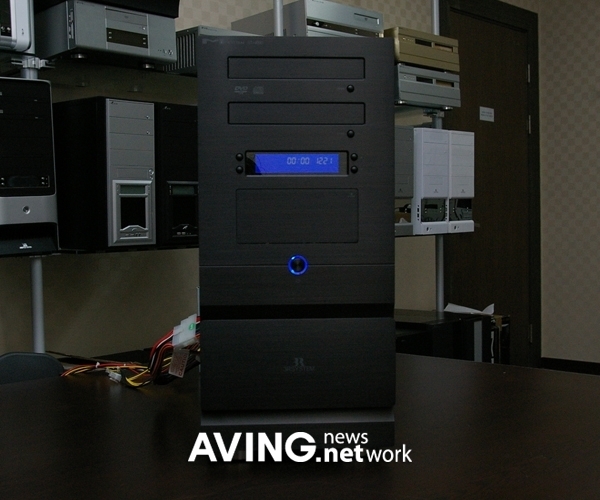 High-end middle tower HTPC case with a remote control