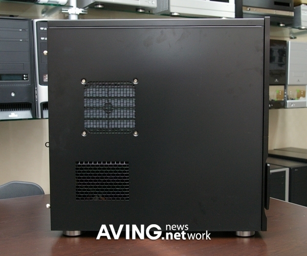 High-end middle tower HTPC case with a remote control