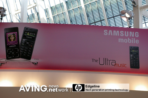 Samsung’s flagship model handset Ultra Music Phone(2)