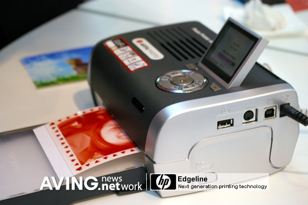 SAGEM presented its Bluetooth mobile photo printer 'AP2700'