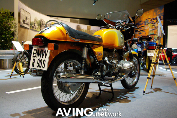 BMW to present its 1975 motorcycle model 'BMW R90S'