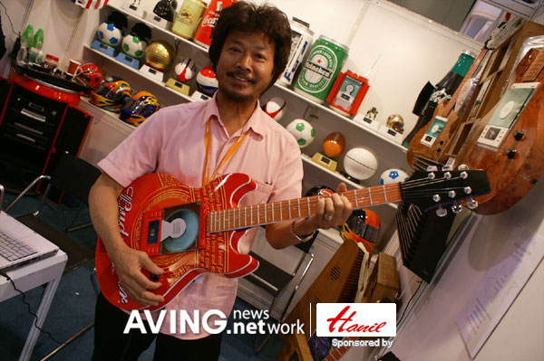 [Best Product 50] Ngai LUEN to present its electric-guitar shaped CD player