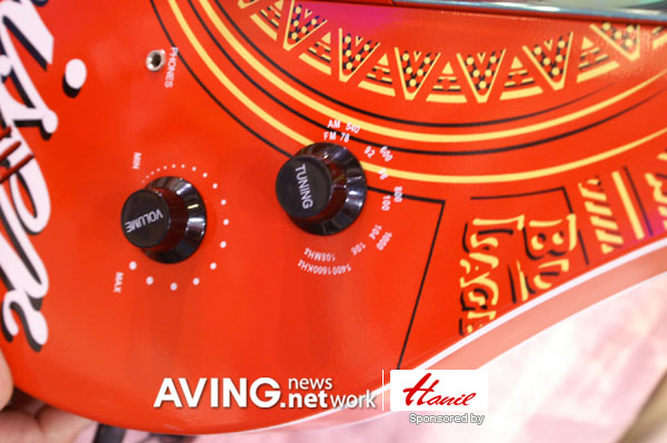 [Best Product 50] Ngai LUEN to present its electric-guitar shaped CD player