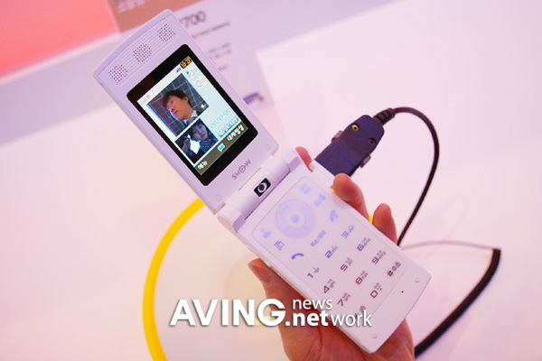 Samsung to present its 11.9mm-thick HSDPA phone 'SPH-W2700' in Korea